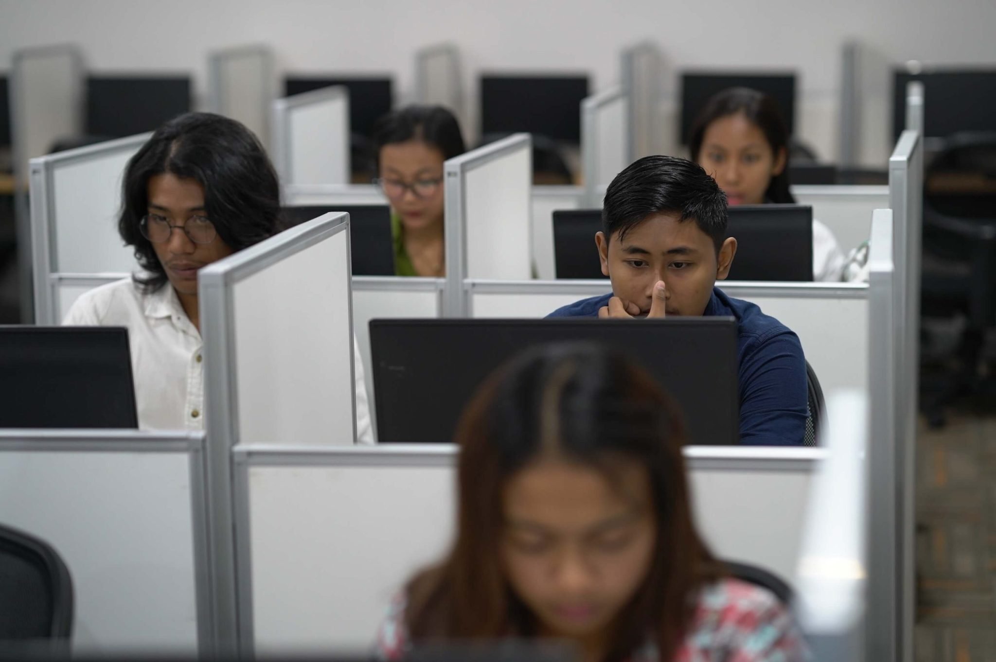 Laboratorium Bahasa - Universitas Pendidikan Nasional