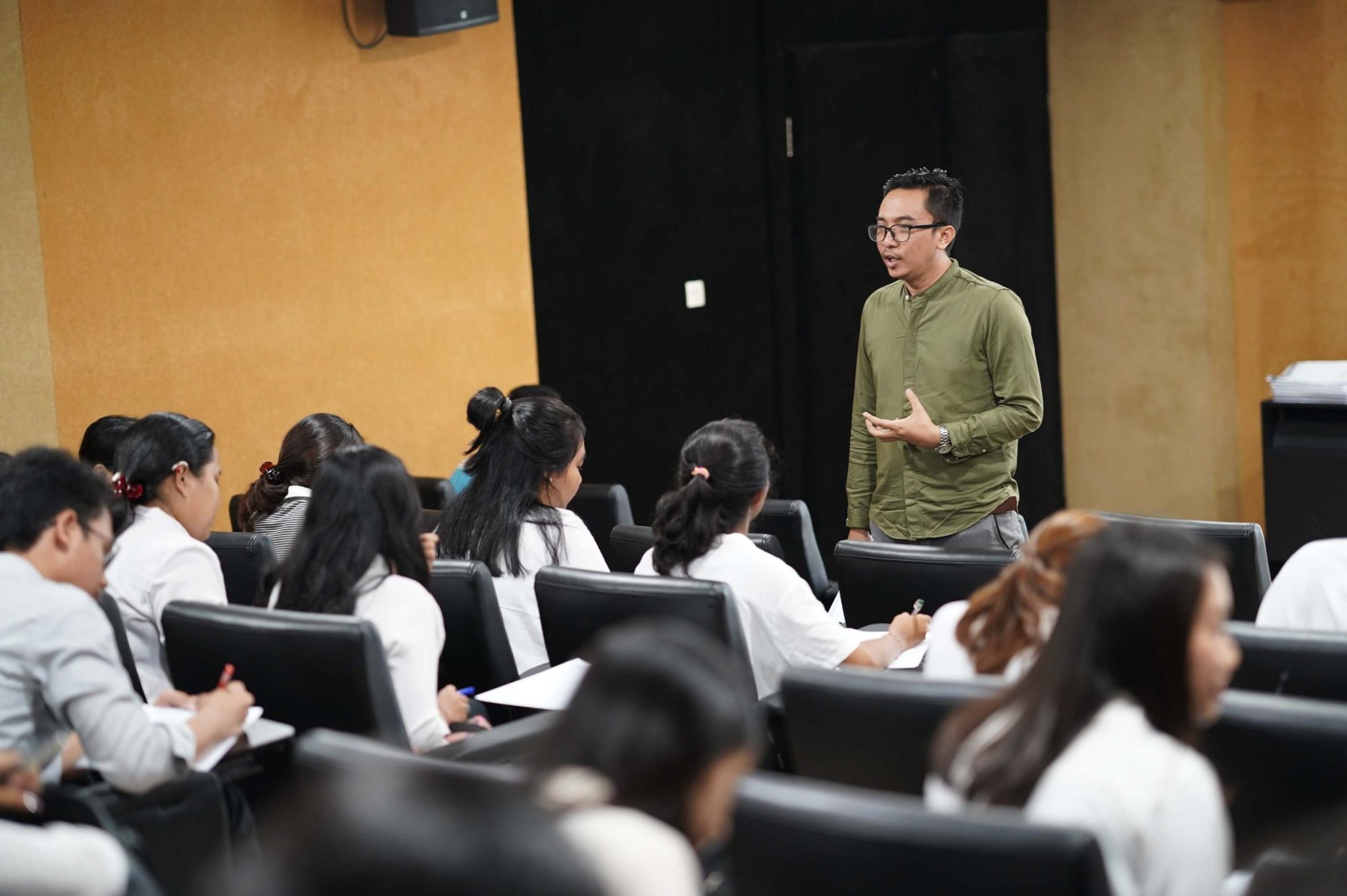 Theater Room - Universitas Pendidikan Nasional