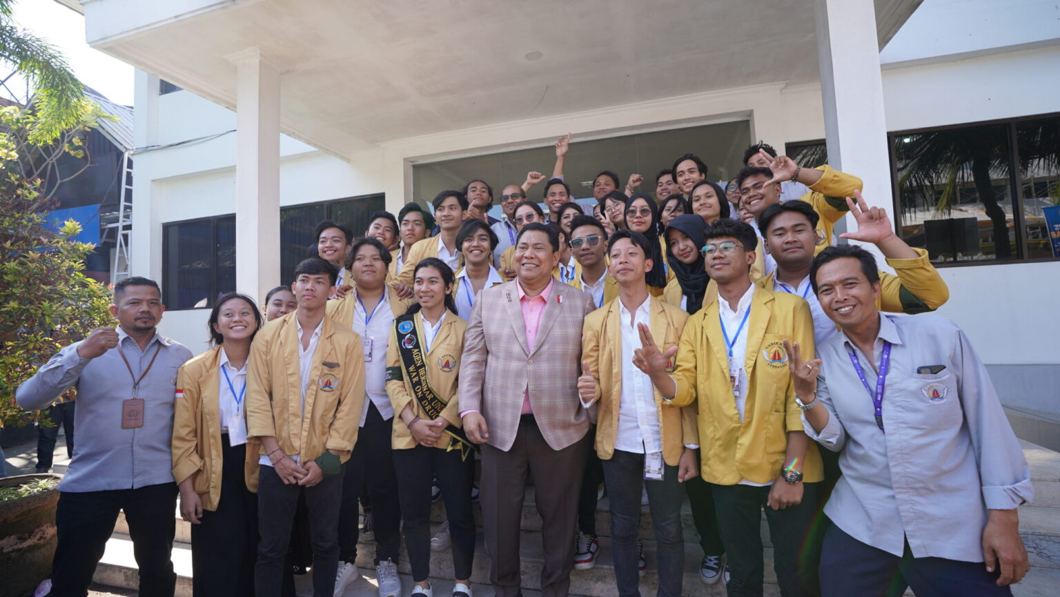 Semarak Pembukaan Student Week Universitas Pendidikan Nasional: Engage ...