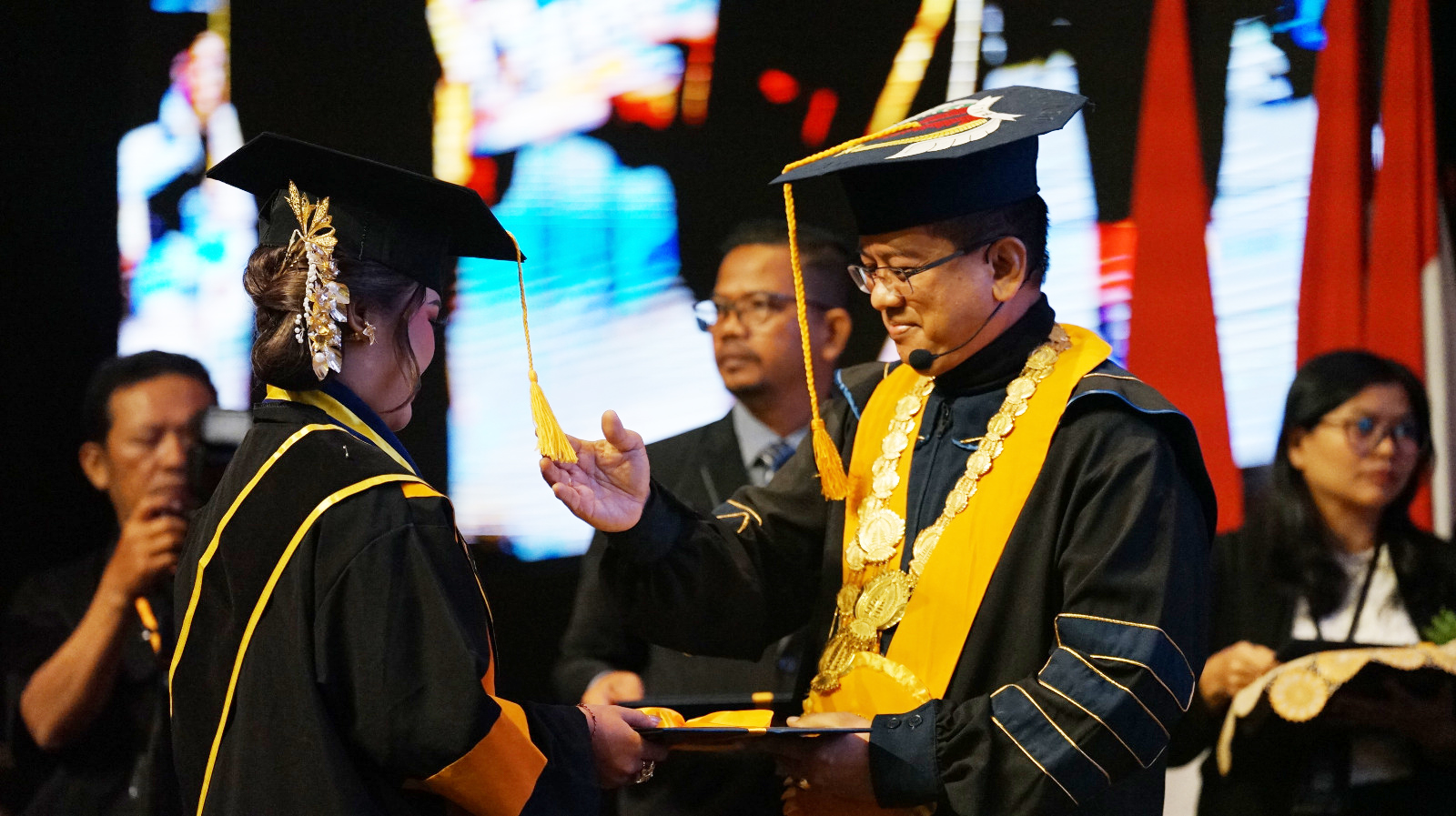 Wisuda Ke-94 Undiknas: Mencetak Generasi Unggul di Tengah Tantangan ...