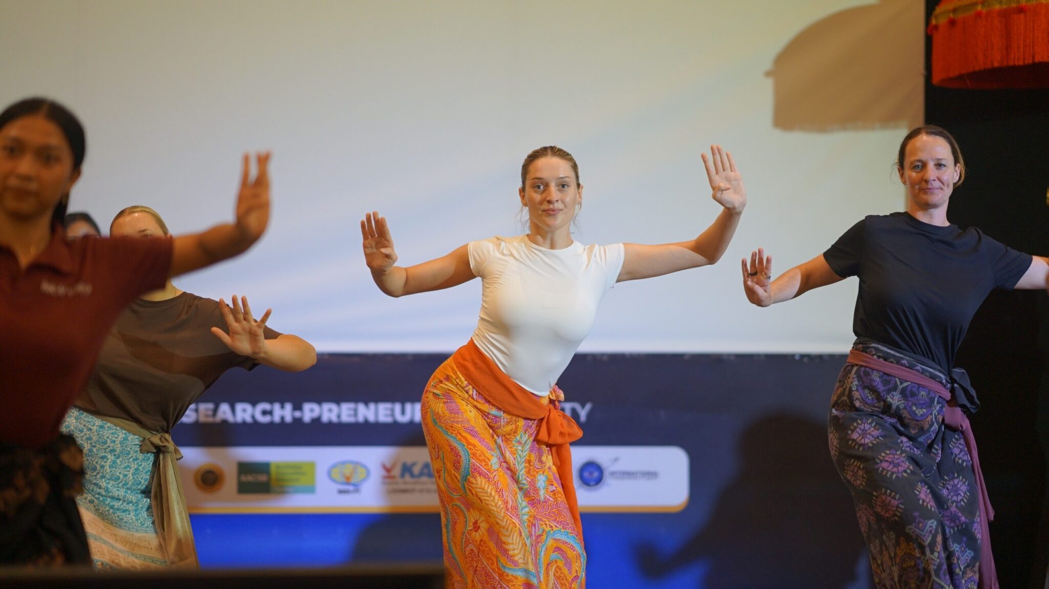 Logo Undiknas - Universitas Pendidikan Nasional